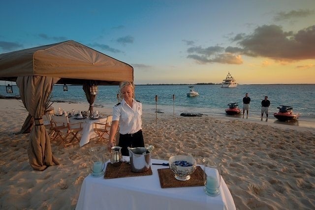 Yacht AMICA MEA, Hakvoort | CHARTERWORLD Luxury Superyacht Charters